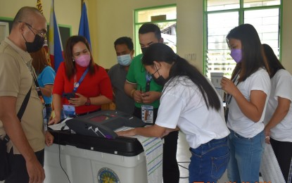 Comelec Region 8, sinimulan na ang deployment ng mga VCM - Tinig ng ...