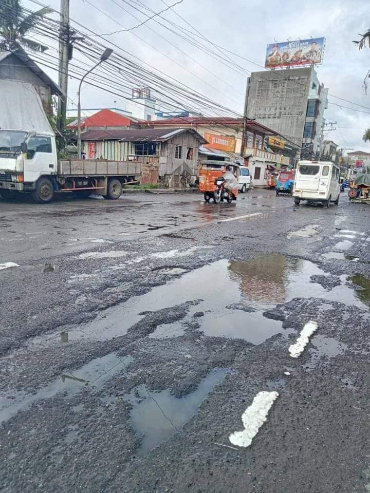 Baku-bakong kalsada sa Calbayog City, inirereklamo ng mga motorista at ...
